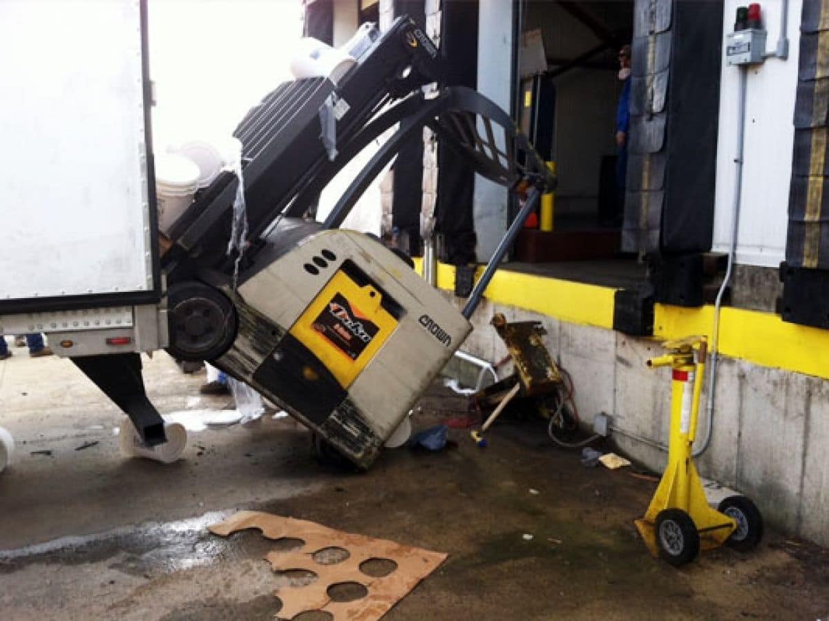 7 Common Dock Loading Hazards - Ulti Group AU