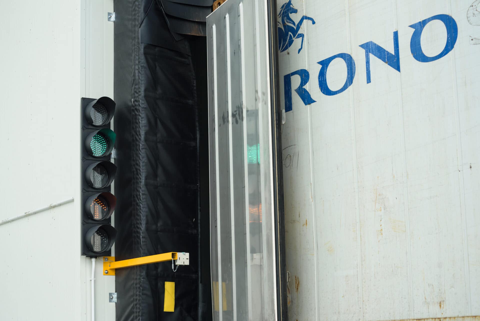 Dock Light Communication System - Ulti Group